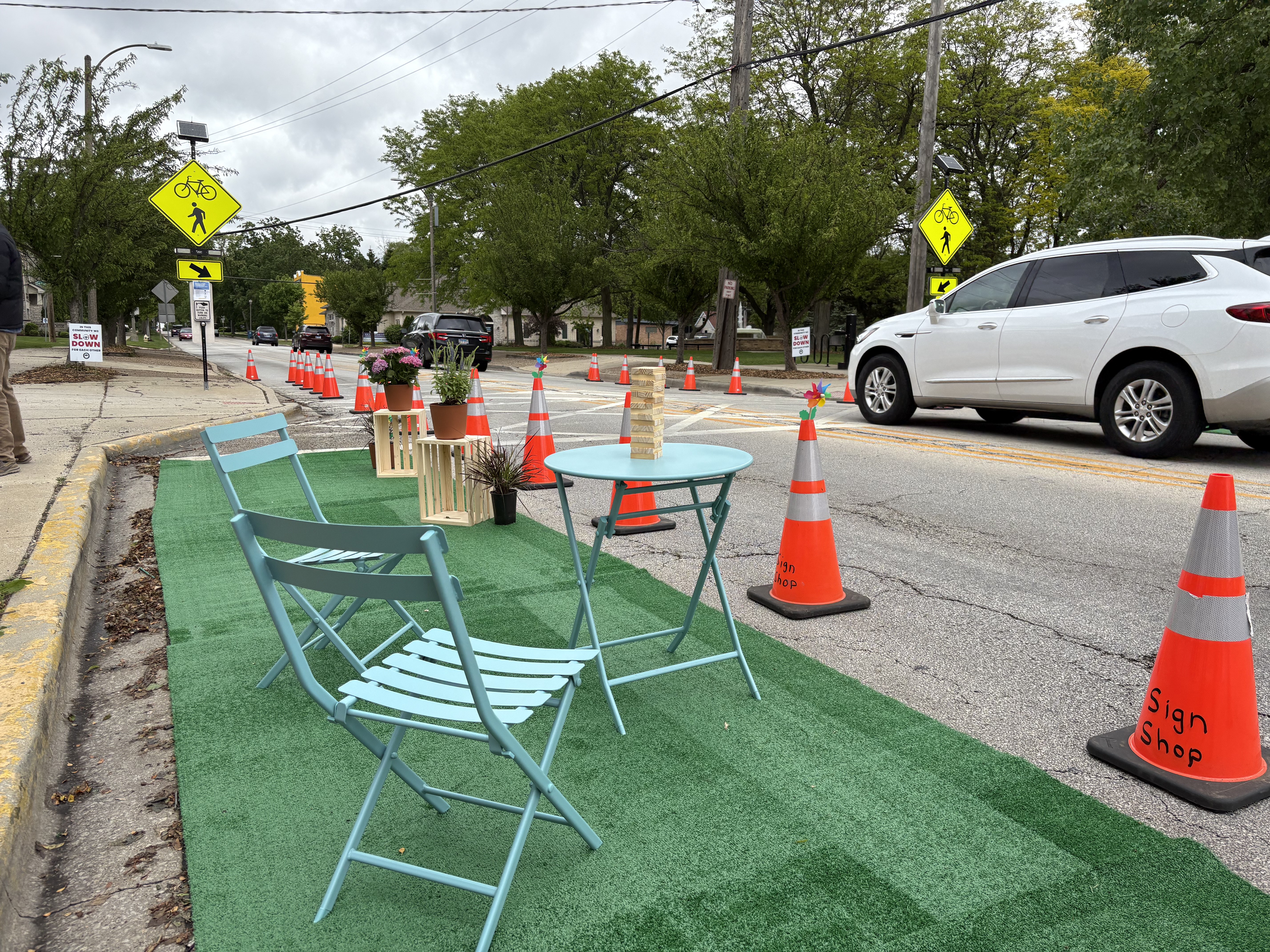 Going green: "Parklets" by the Prairie Path drew residents to learn ...